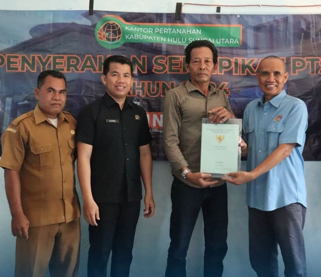 Penyerahan Sertipikat Tanah Program Pendaftaran Tanah Sistematis Lengkap (PTSL) Tahun 2024